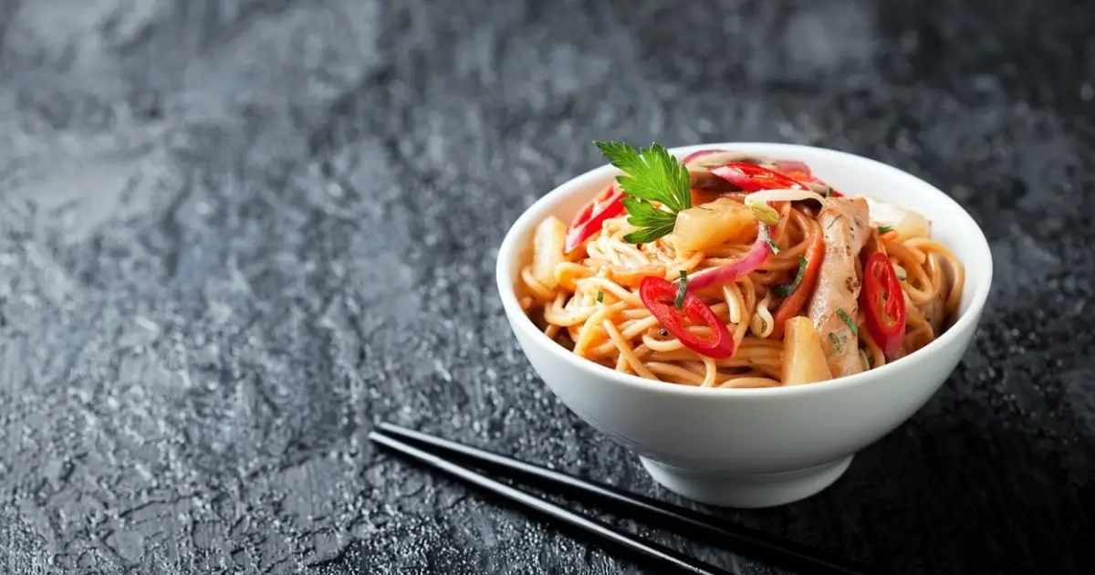 Tavuklu Noodle Tarifi, Nasıl Yapılır? | Yemekte Keyif Var